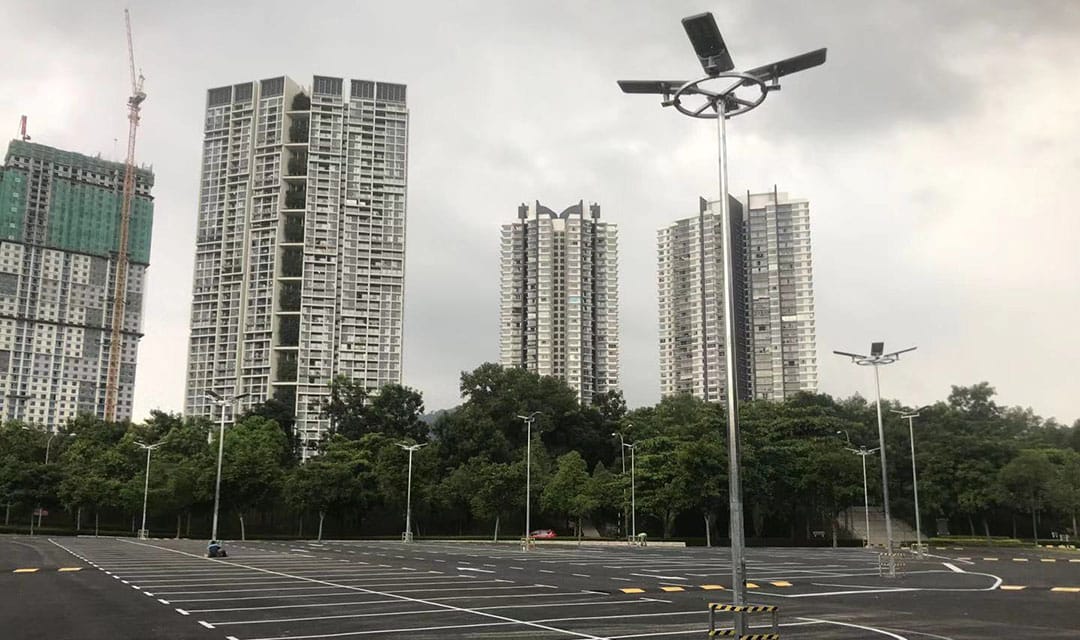 How do solar street lights protect against lightning strikes? - Sresky